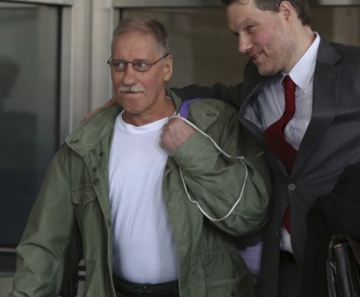 Homem declarado inocente após 23 anos na prisão sofre ataque cardíaco