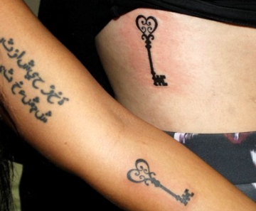 Amanda e Tamires fazem tatuagem juntas: 'Para selar nossa amizade'