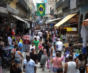 Confiança do comerciante volta a ficar positiva após 2 anos