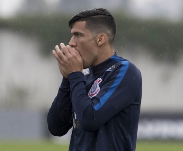 Corinthians liga alerta em relação a Balbuena, que tem renovação travada