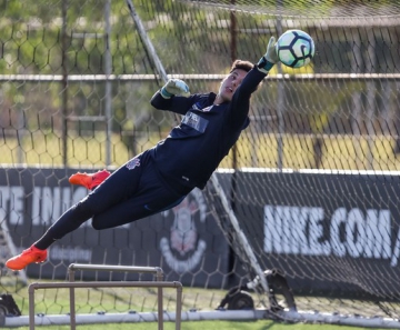 Fora dos festejos do hepta do Corinthians, Matheus Vidotto espera propostas