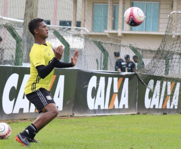 Abuda volta de lesão no Figueira e quer "brigar para ficar no banco" no ...