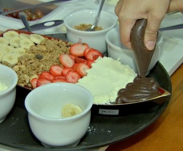 Empresários de Cuiabá fazem sucesso com 'barcas' de churrasco, açaí e ...