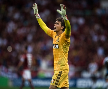 César ''passa no vestibular'' após falha, salva o Flamengo e vive jogo ...