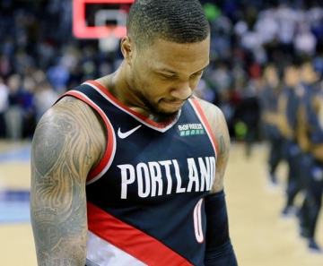 Com primeiro triplo-duplo da carreira, Lillard comanda vitória dos ...