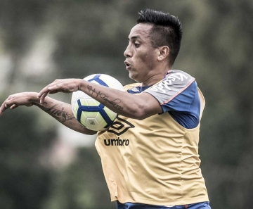 Cueva, Bryan Ruíz e Uribe, que custam R$ 1,5 milhão por mês, lideram ...