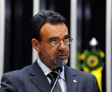 Daniel Almeida é suspeito de corrupção passiva, ativa e lavagem de dinheiro