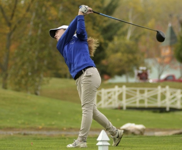 Menina vence torneio masculino de golfe nos EUA, mas regra barra seu troféu