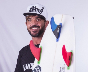 Big rider Rodrigo Koxa vive a expectativa para o "Oscar" das ondas grandes
